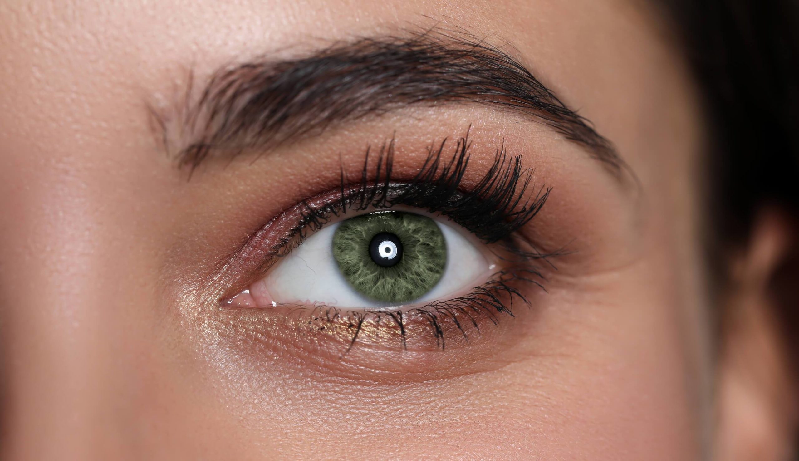 Welche Farbe betont am besten grüne Augen?